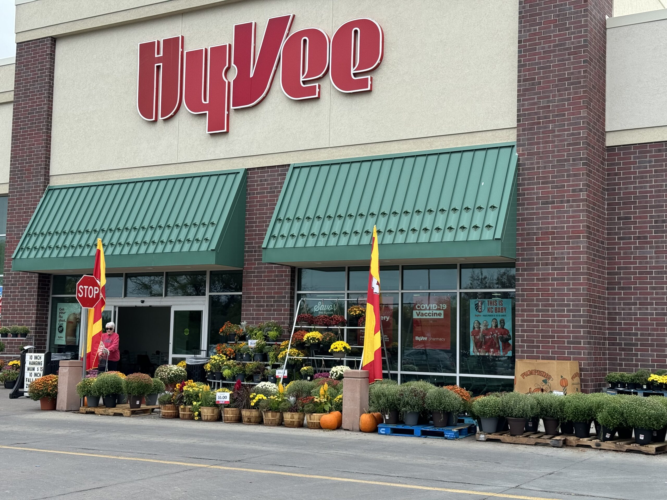 Town Talk | Local Hy-Vee store removes self-checkout lanes; update on old Henry T’s spot ...
